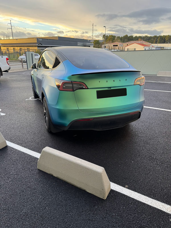 TOTAL COVERING TESLA MODEL Y - Wrap Design